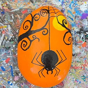 Spooky Dangling Spider Rock - Etsy