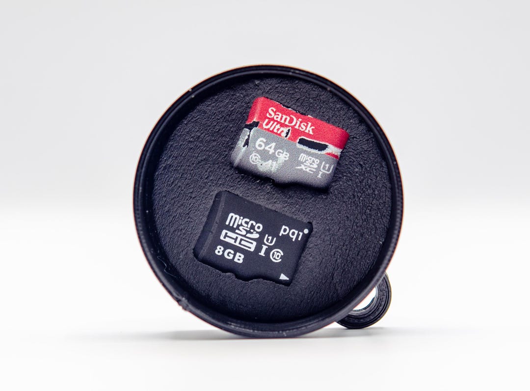 Campsnap Camera Lens Cap With EVA Foam Inlay – Holds 2 Spare SD Cards ...