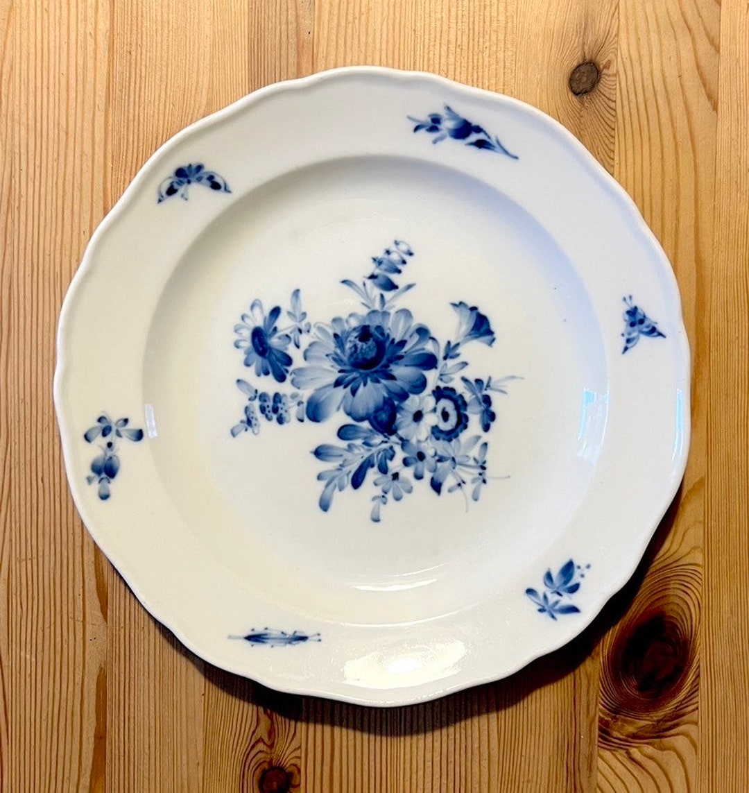ANTIQUE MEISSEN PLATE | Blue and White, 1900th | Blue and White Plate ...