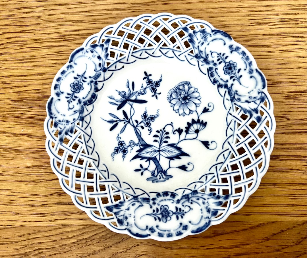 ANTIQUE MEISSEN PLATE in Blue Onion Pattern C1900 Antique Porcelain ...