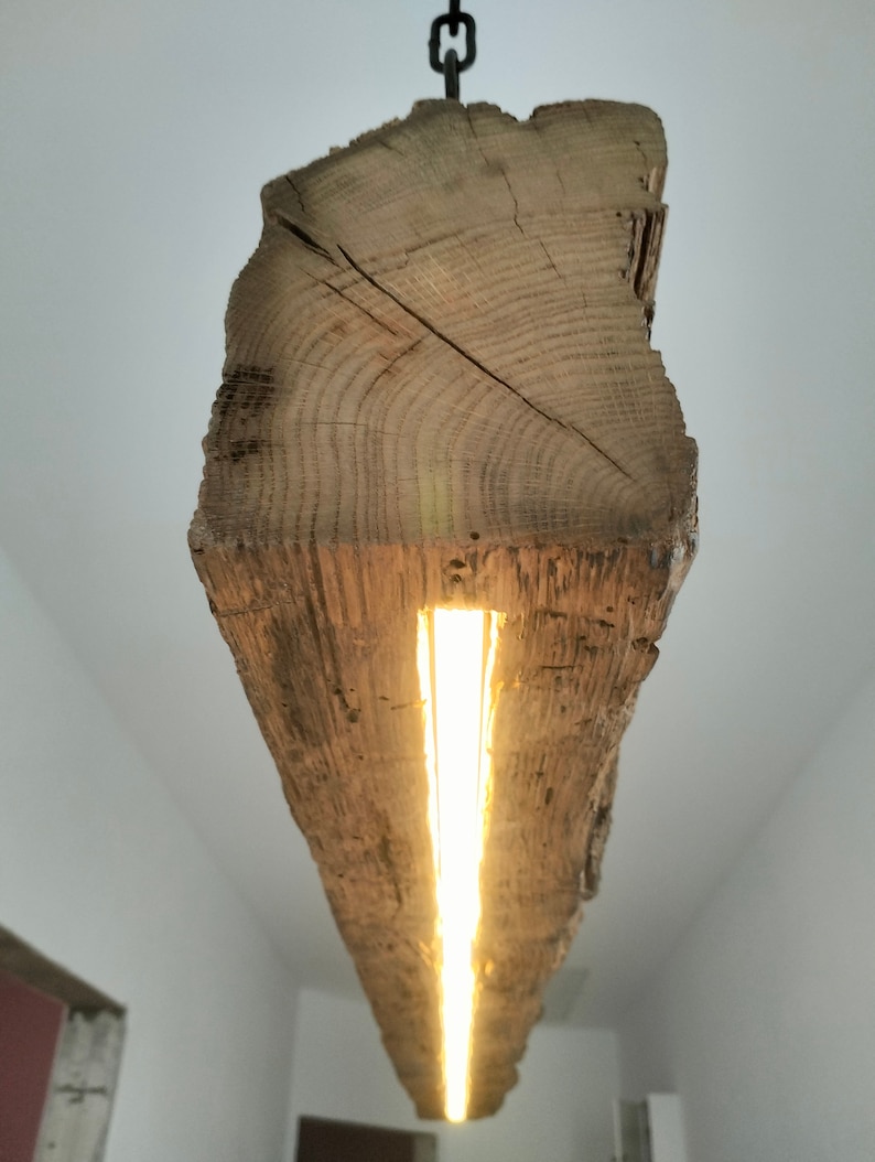 Lampada a sospensione a LED con trave in legno di quercia. Lampadario ...