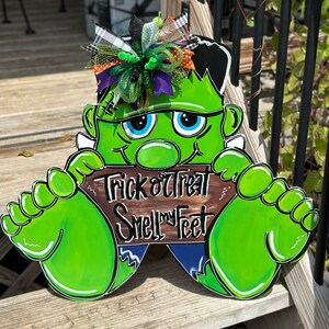 Trick or Treat Smell My Feet Door Hanger - Etsy