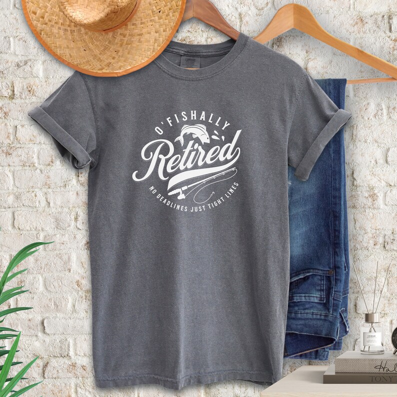 Unisex Ofishally Retired Tshirt, Retirement Gift for Coworker, Dad, Mom ...