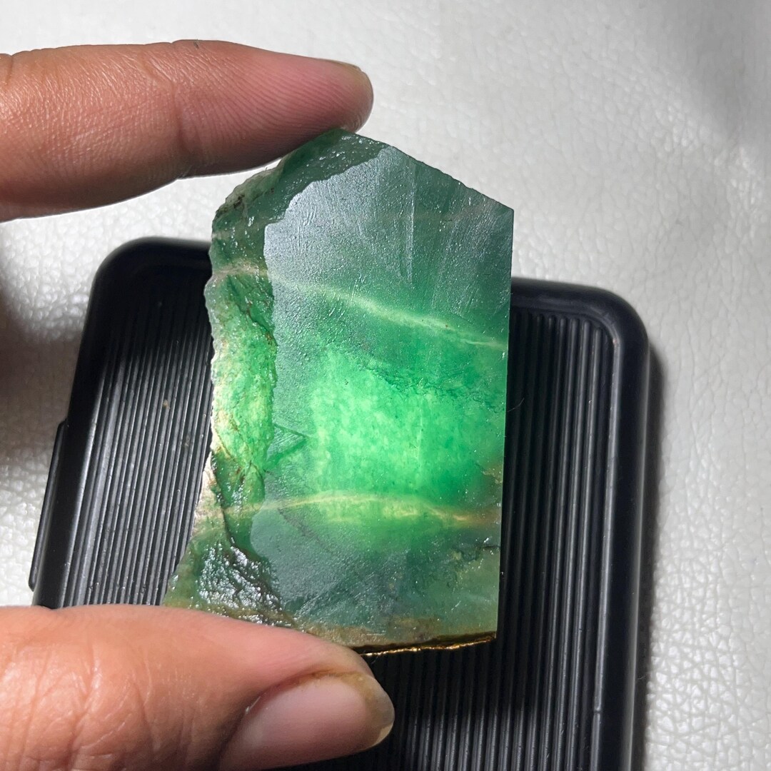 RARE - Green Jade Raw Green Stone Rough Gemstone Size:-60x33x6 Mm ...
