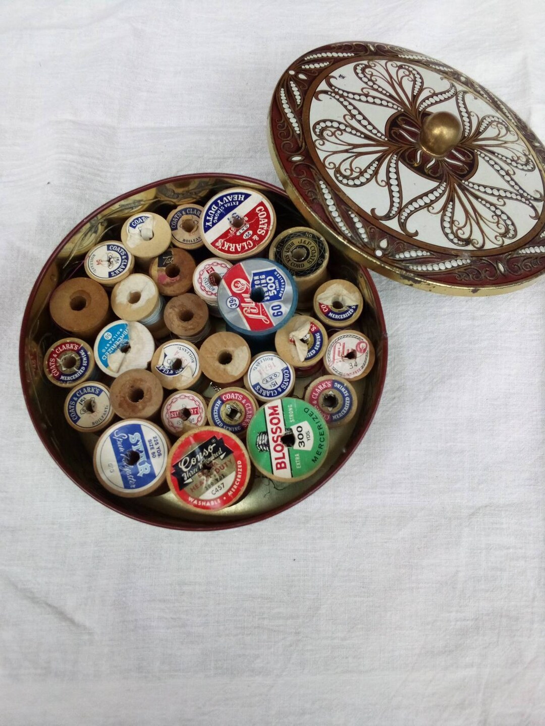 Tin of Vintage Wooden Spools. - Etsy