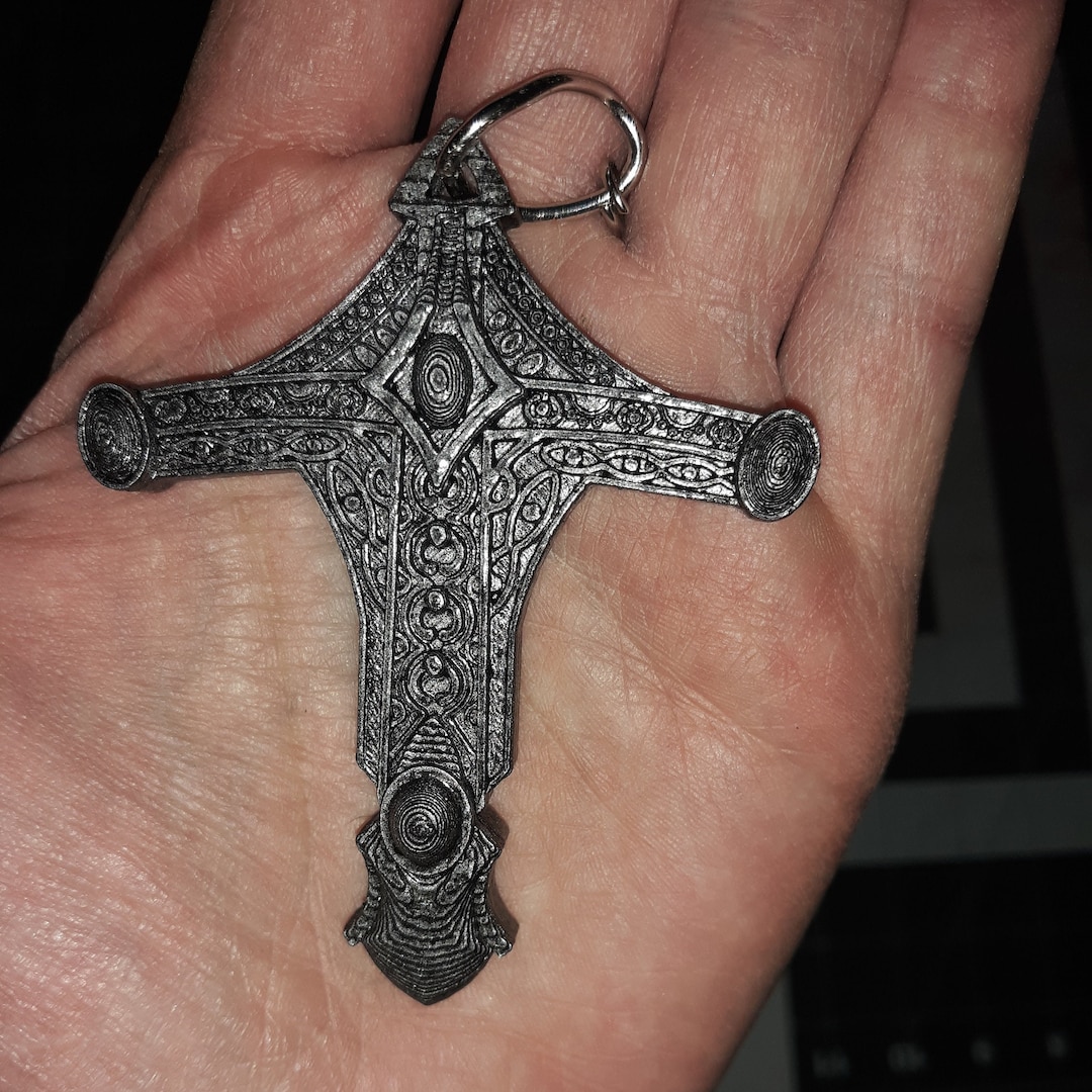 Bloodborne Sword Hunter Badge Keychain - Etsy