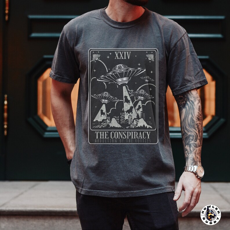 Abduction of the Rottweiler Unisex Tshirt : Conspiracy Tarot for Alien ...