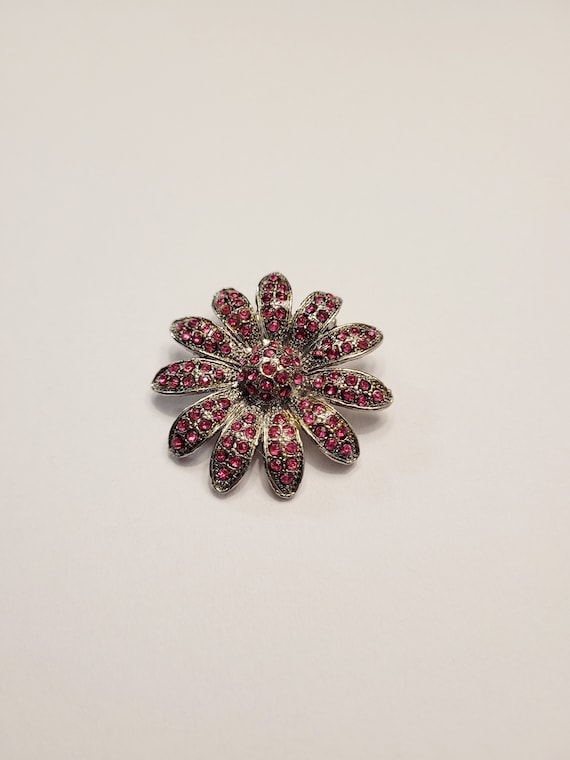 Vintage Daisy Brooch Hot Gem