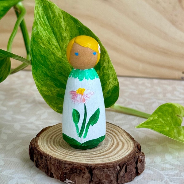 Small Girl Peg Doll - Etsy