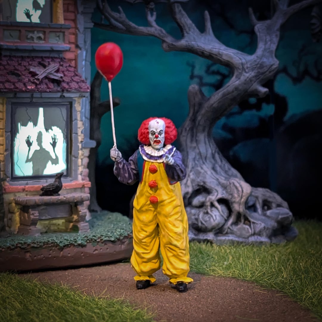 Pennywise the Clown Miniature - Horror Movie Miniature - for Halloween ...
