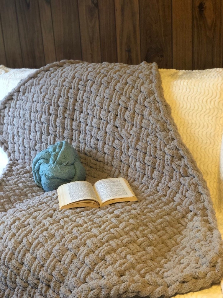 Fluffy Crochet Throw . Knit Weighted Blanket . Chunky Crochet Blanket ...
