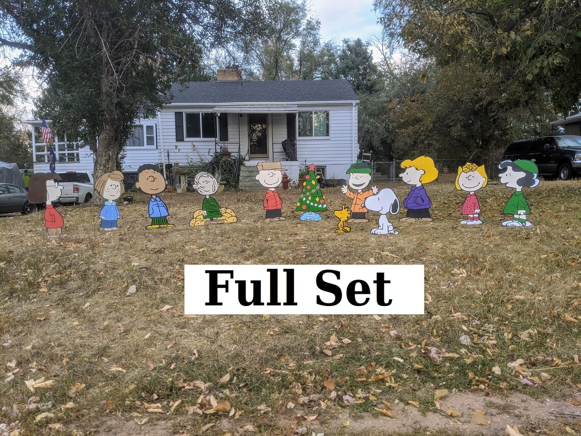 Charlie and Friends Christmas Tree Yard Set Christmas Decor - Etsy