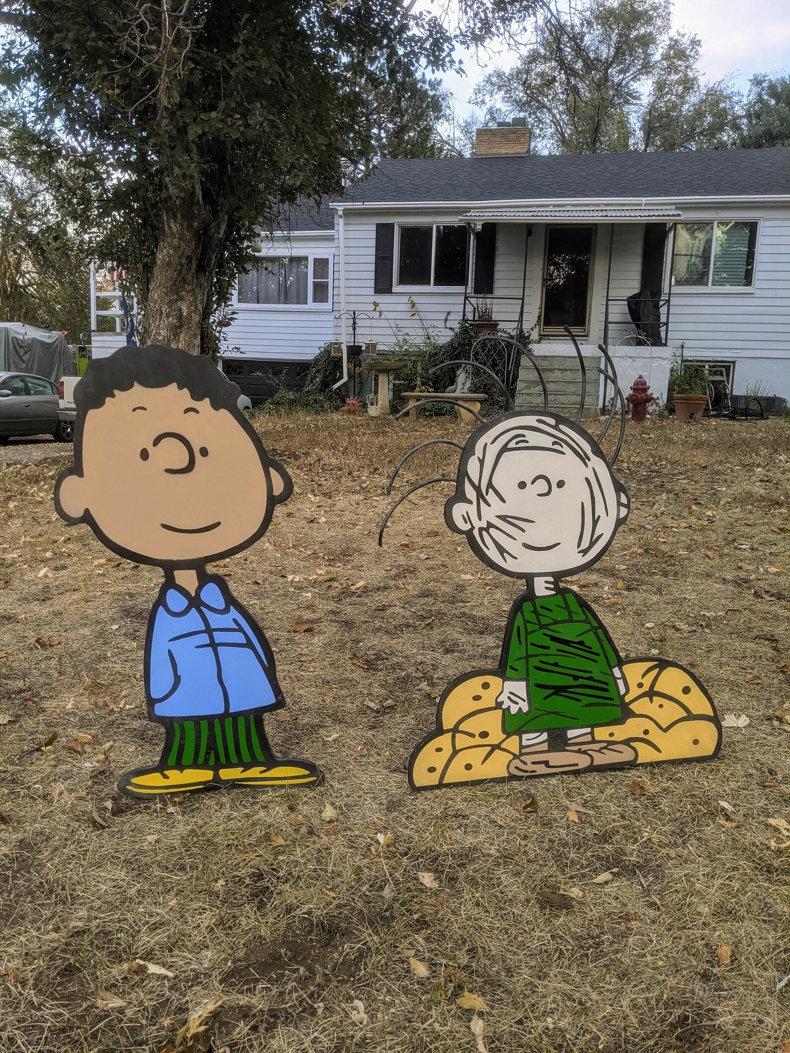 Charlie and Friends Christmas Tree Yard Set Christmas Decor - Etsy