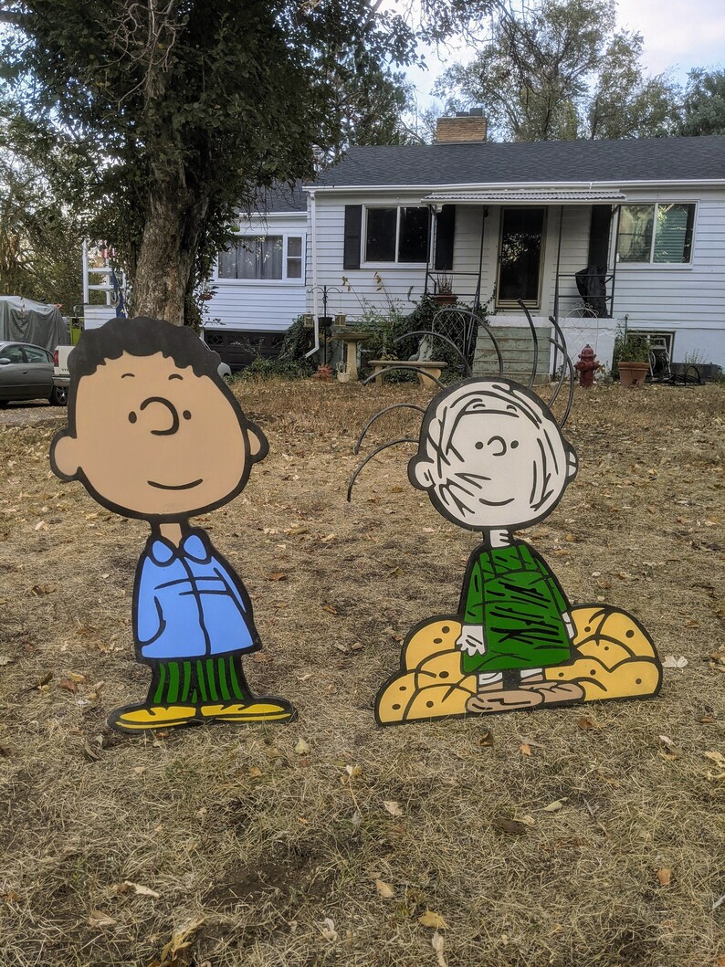 Charlie and Friends Christmas Tree Yard Set Christmas Decor - Etsy