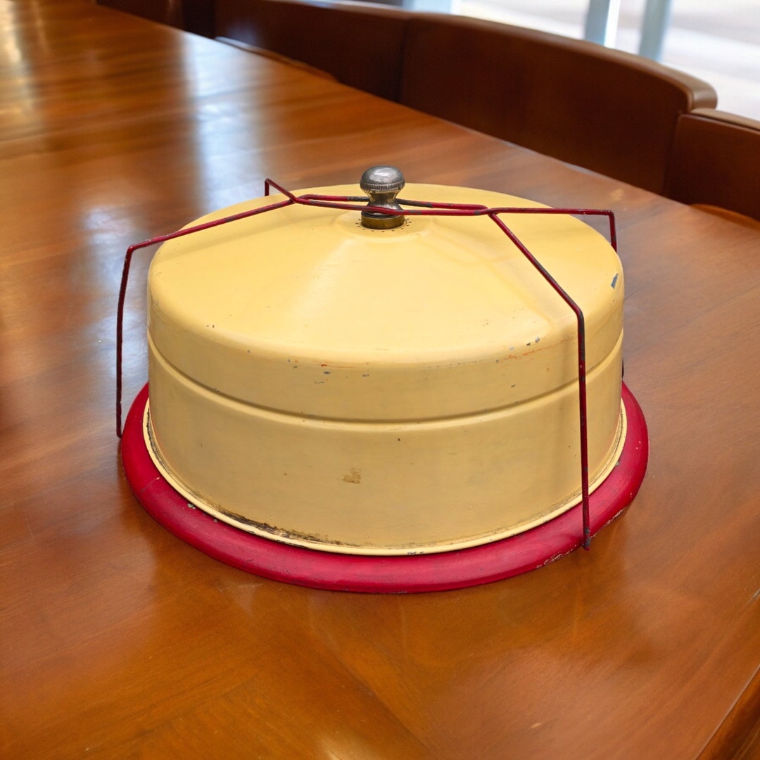 Vintage 1940s-50s Mid-century Yellow Metal Cake Carrier W/wooden Base ...