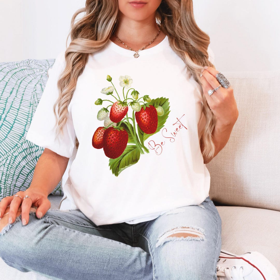 Strawberry T-shirt: Vintage Botanical Berry Summer Tee - Etsy