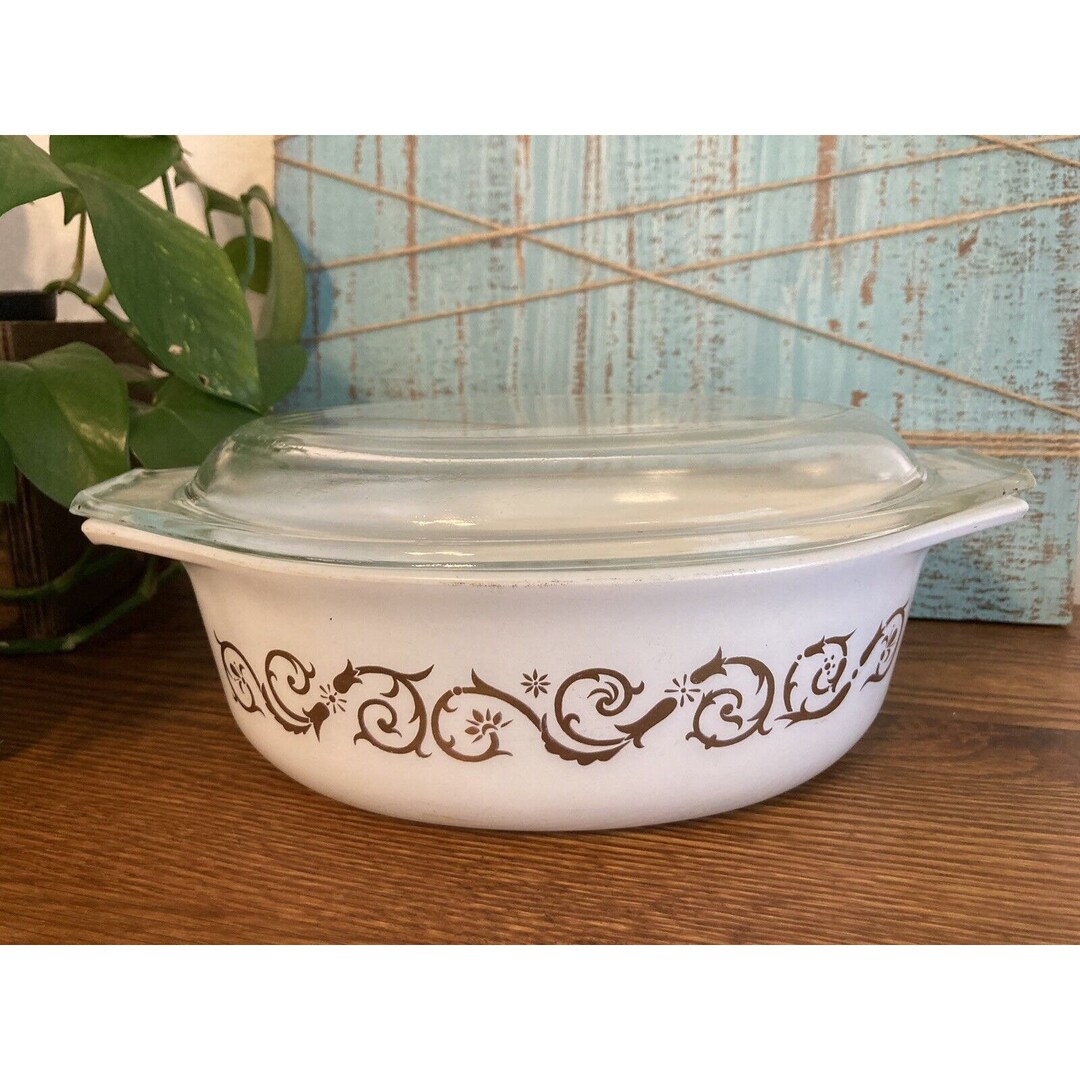 Vintage Pyrex Gold Empire Scroll 1 1/2 QT. Casserole Dish W/lid 043 ...