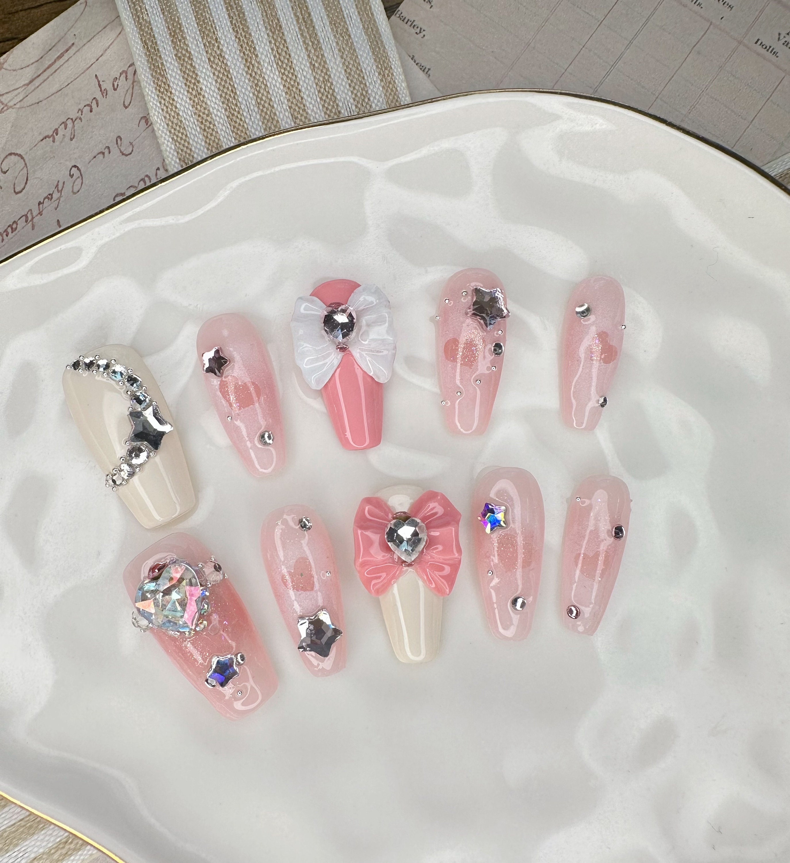 Nails With Bows And Diamonds