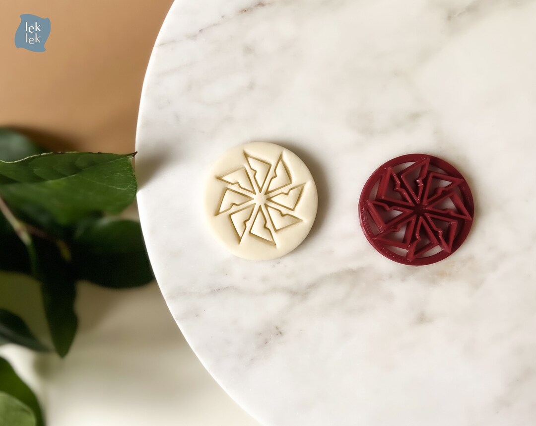 Japanese Family Crest Cookie Cutter 陰四つ目車 in Yotsu-me Guruma - Etsy