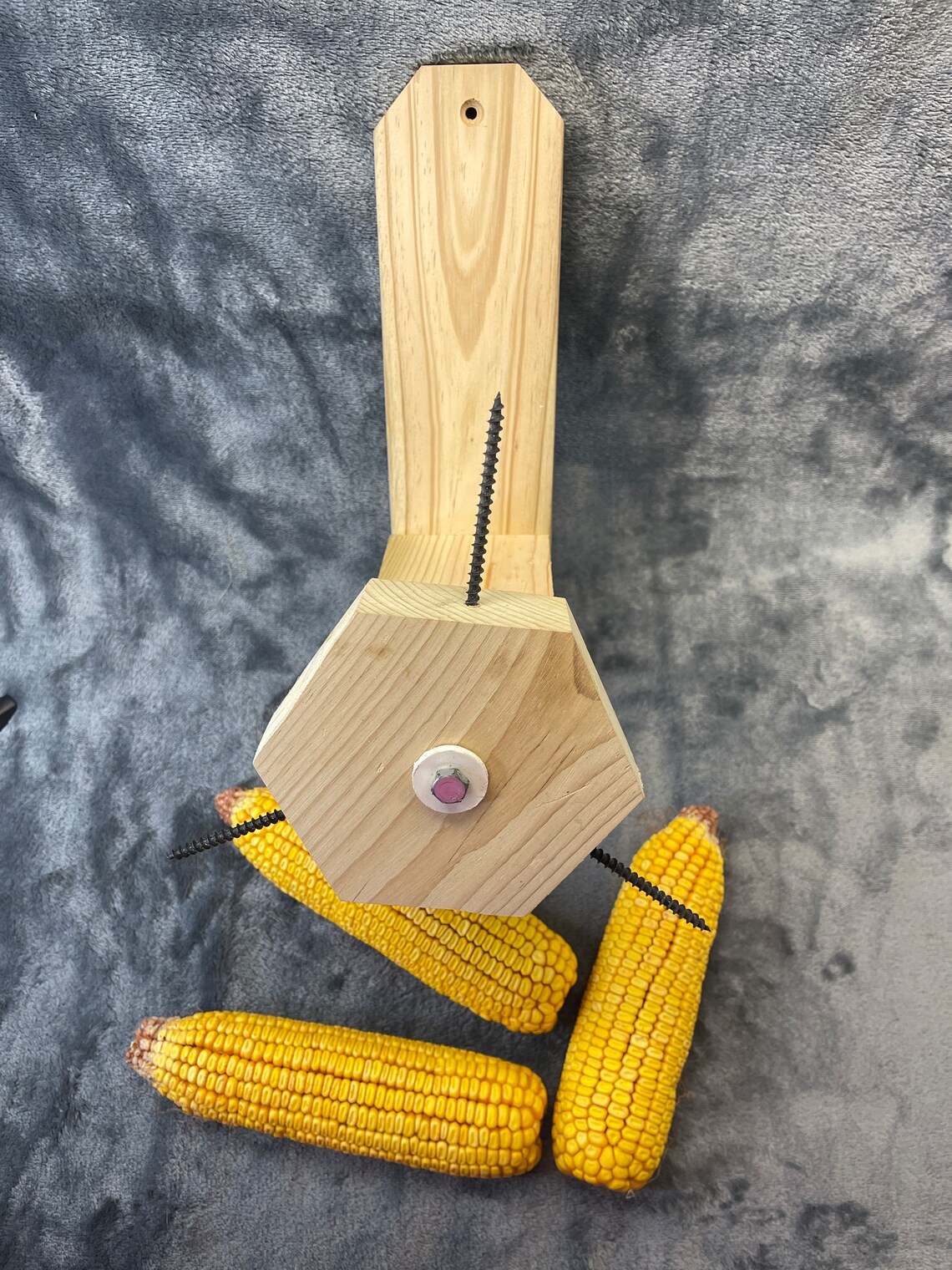 Have Fun Watching Your Squirrels Eat From This Three Corn Cob Spinning ...