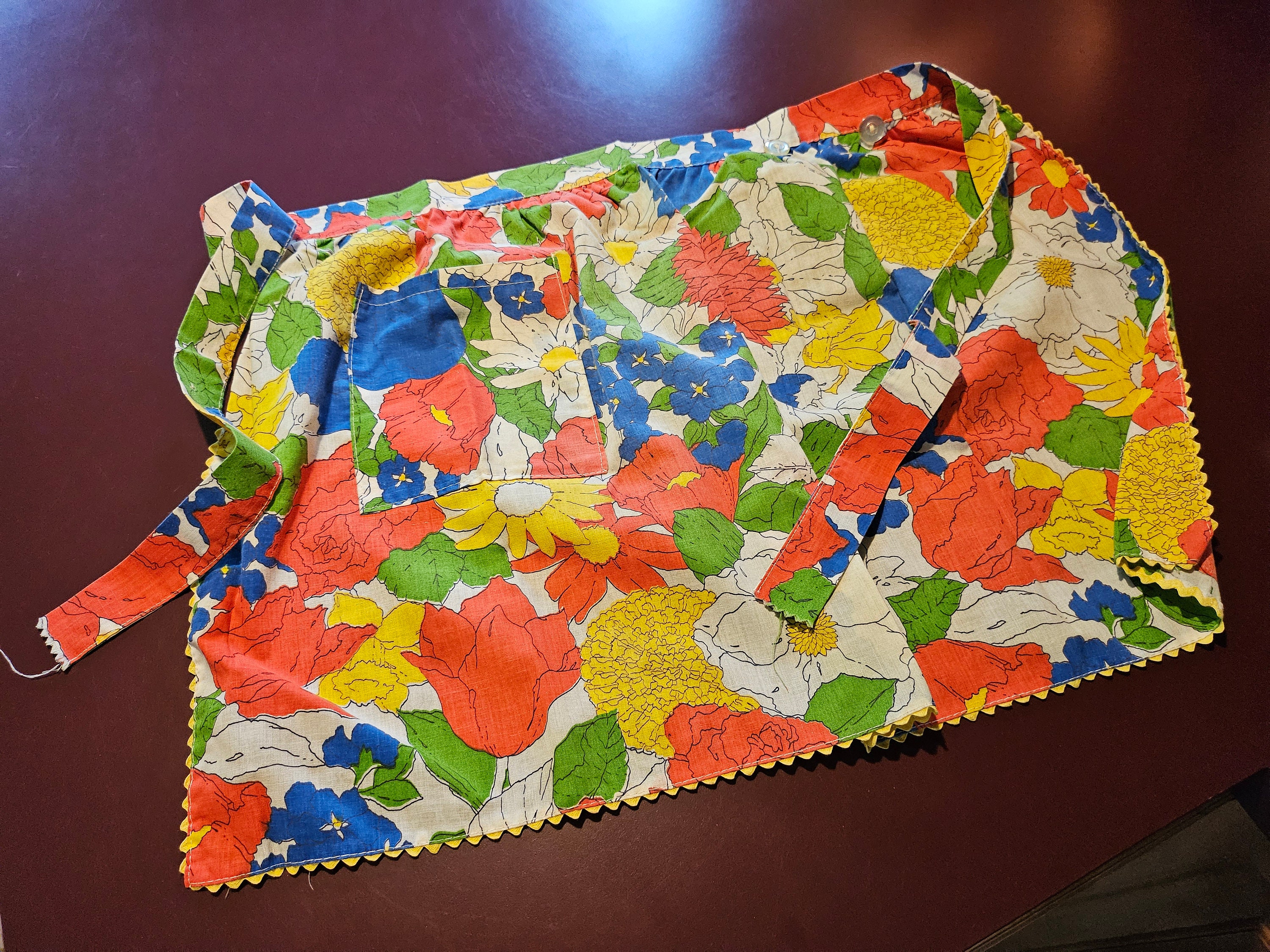 Happy Apron! 60's? Looks Like a Woolworth's Purchase a Long Time Ago to ...