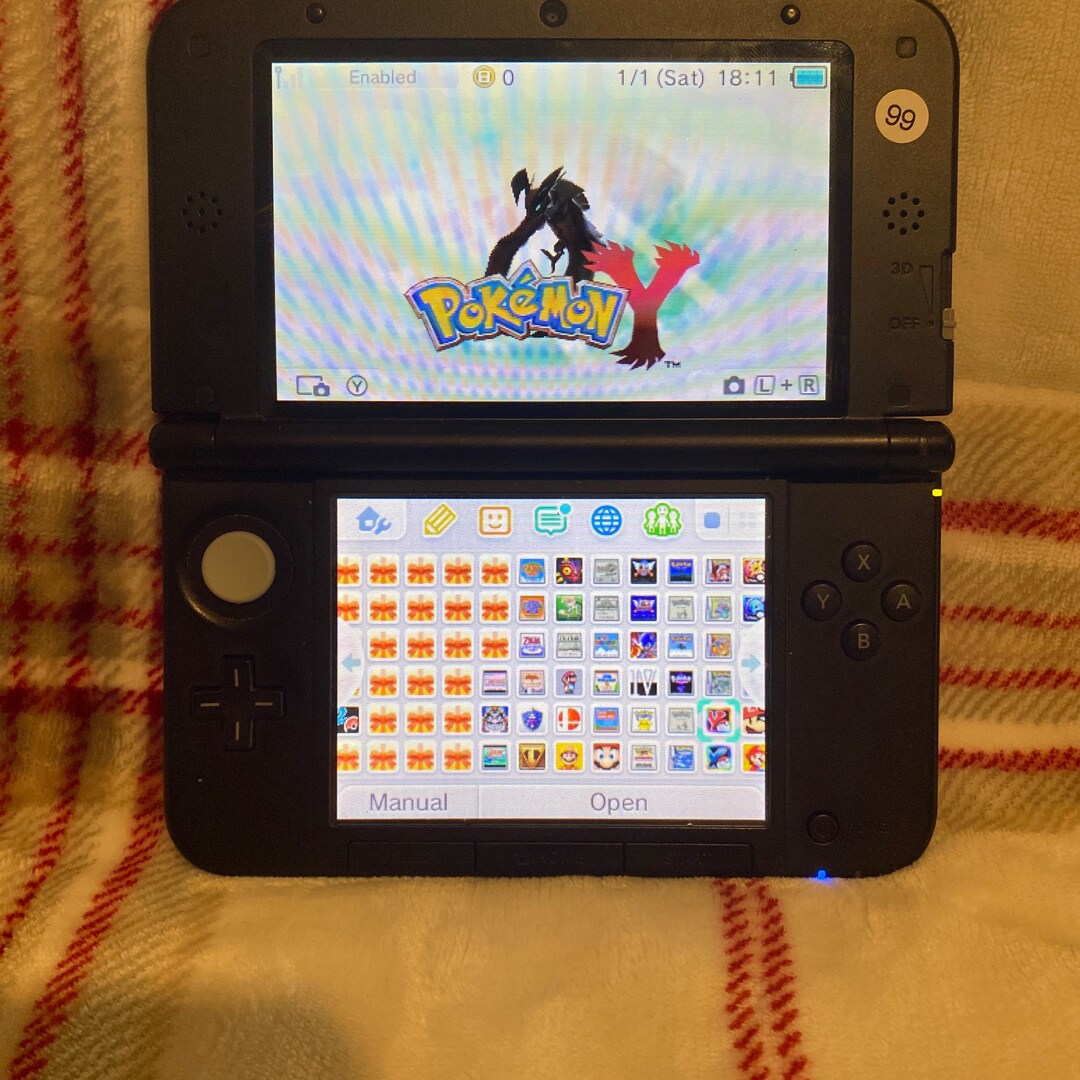 Nintendo 3DS XL in Grey Bundled W/ 64gb SD, Games, Stylus and Charger ...