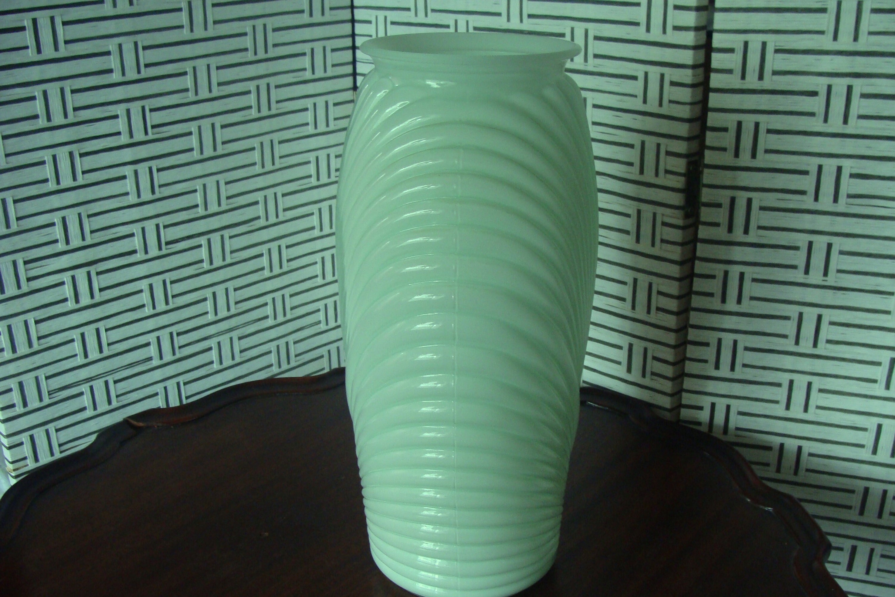 Vintage Ribbed Art Deco Vase - Etsy