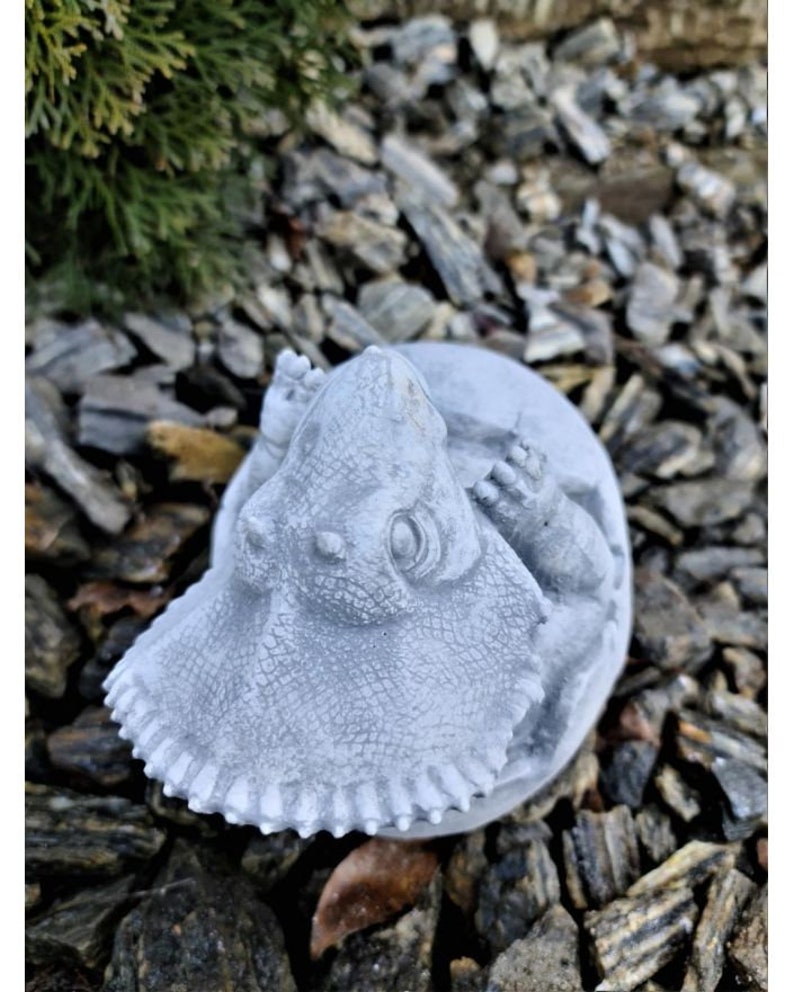 Dinosaur Egg Concrete Statue, Baby Raptor Dino Egg Stone Sculpture ...