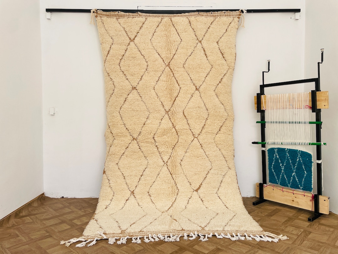 Rugged Geometric Shag Area Rug, Luxe White Wool Living Room or Bedroom ...