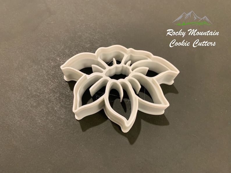 Lily Blossom Cookie Cutter - Etsy