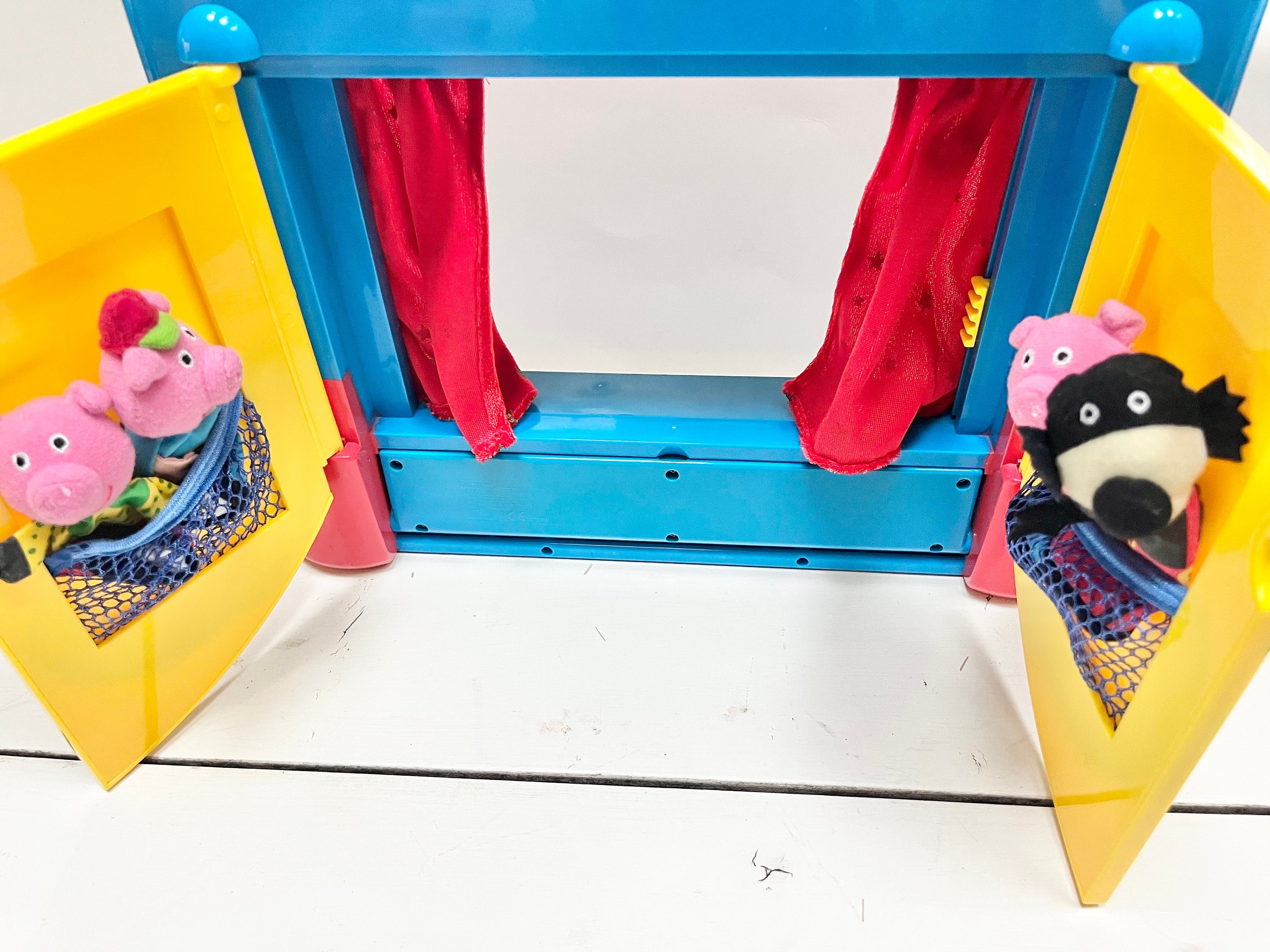 The Three Little Pigs Finger Puppets Table Top Theatre Theater Playset ...