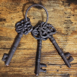 Vintage Cast Iron Keys Set Home Decor Piece - Etsy