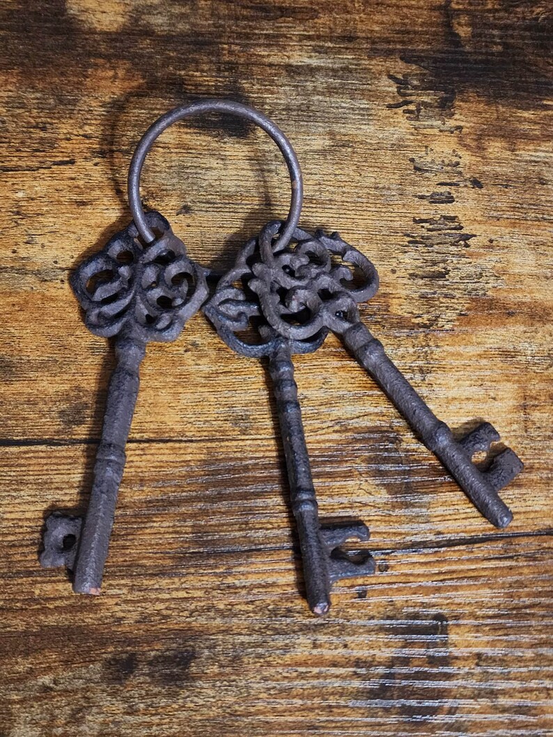 Vintage Cast Iron Keys Set Home Decor Piece - Etsy