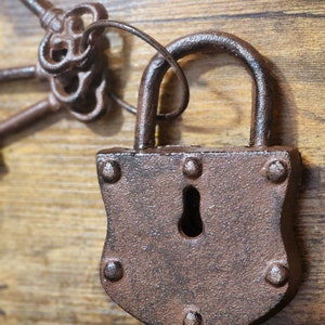 Vintage Cast Iron Large Lock With Keys Decor - Etsy