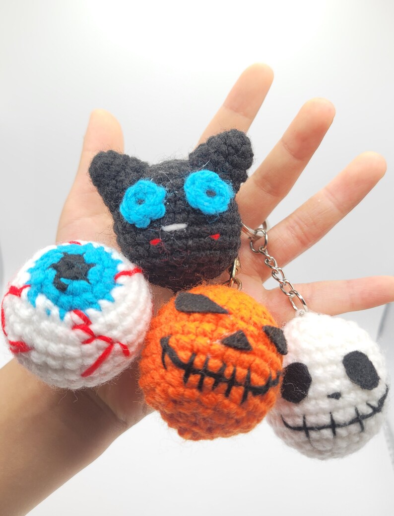 Halloween Crochet Keychain Pattern: Jack O Lantern, Ghost, Cat, Eye ...