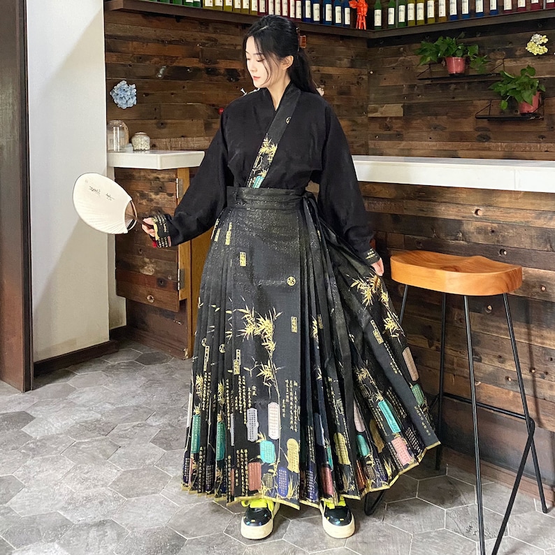 Gold-woven Horse-face Skirt Suit, Traditional Chinese Hanfu, Ming ...