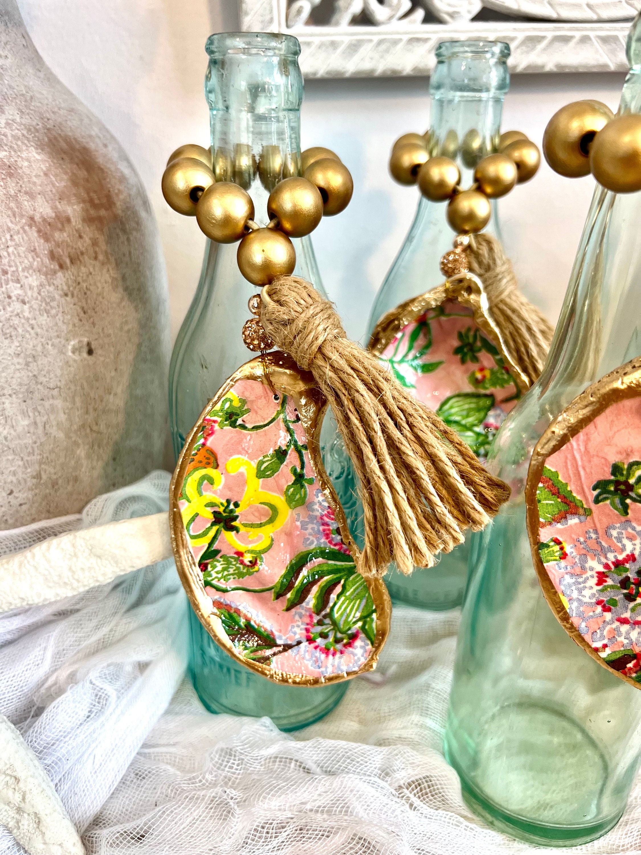 Girls Trip Goodies Idea Oyster Shell Wine Bottle Charm. Coastal Preppy ...