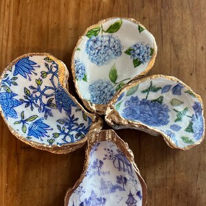 Beachy Hostess Gift Idea. Blue & White Floral Shell Gift Set Trinket ...