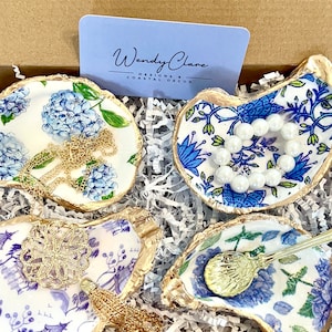 Beachy Hostess Gift Idea. Blue & White Floral Shell Gift Set Trinket ...