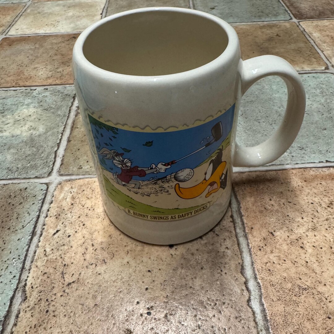 1997 Warner Bros. Bugs Bunny Daffy Duck GOLF Stein Coffee Cup Mug 19th ...