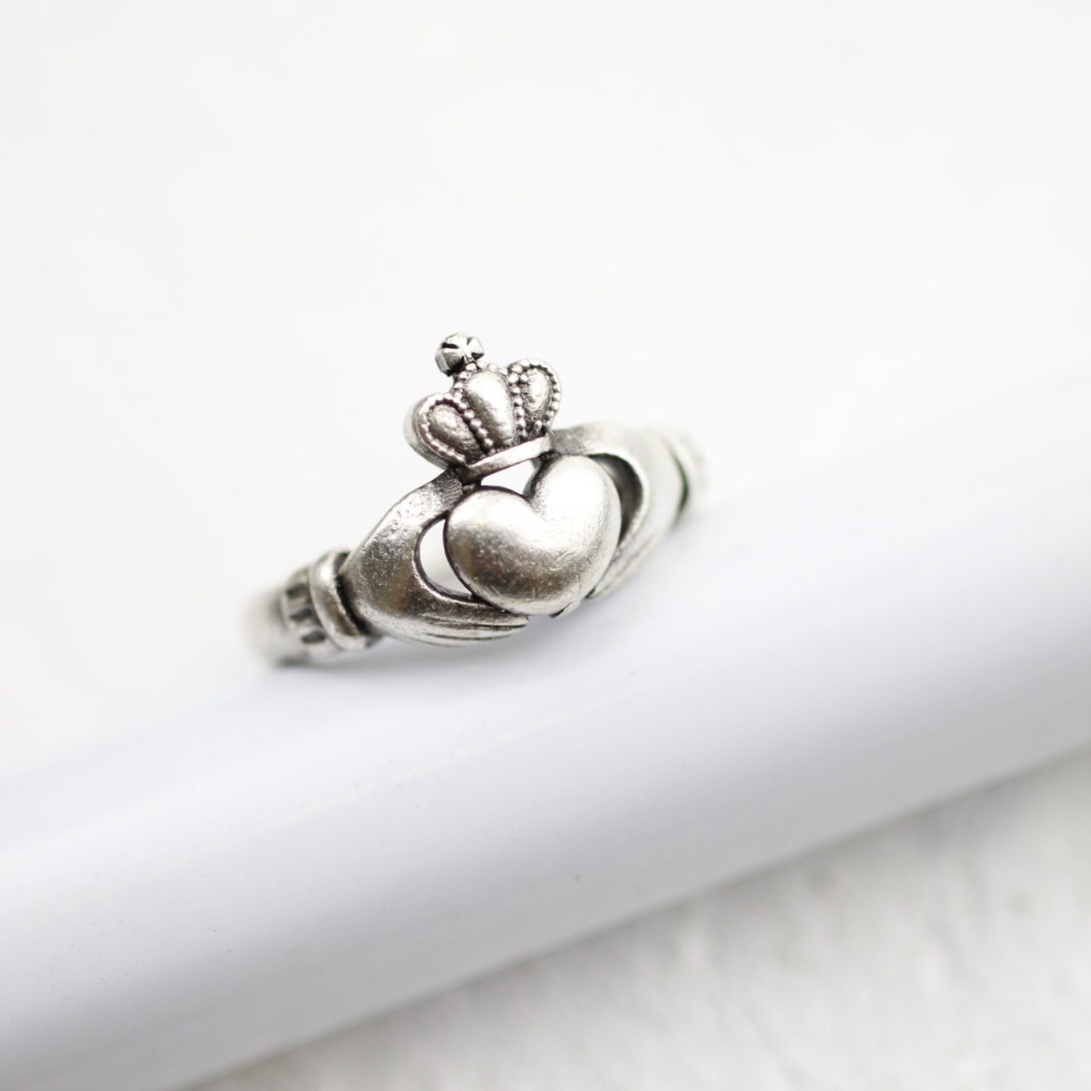İrischer Claddagh Ring, Heart and Hands Ring, Love Ring, Heart Jewelry ...