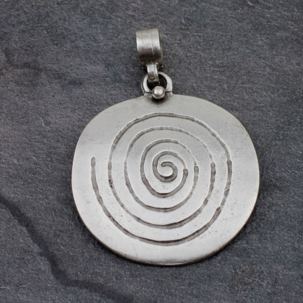 Round Pendant - Etsy