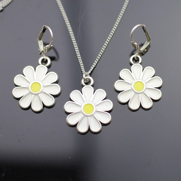 Daisy Necklace - Etsy