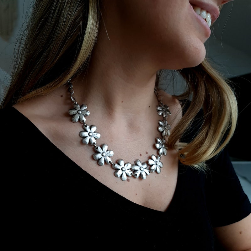 Daisy Necklace - Etsy