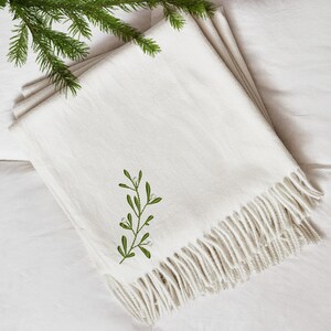 Christmas Mistletoe Branch, Border and Wreath for Machine Embroidery ...
