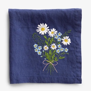 Daisy and Forget-me-not Flower Bouquet for Machine Embroidery Design ...