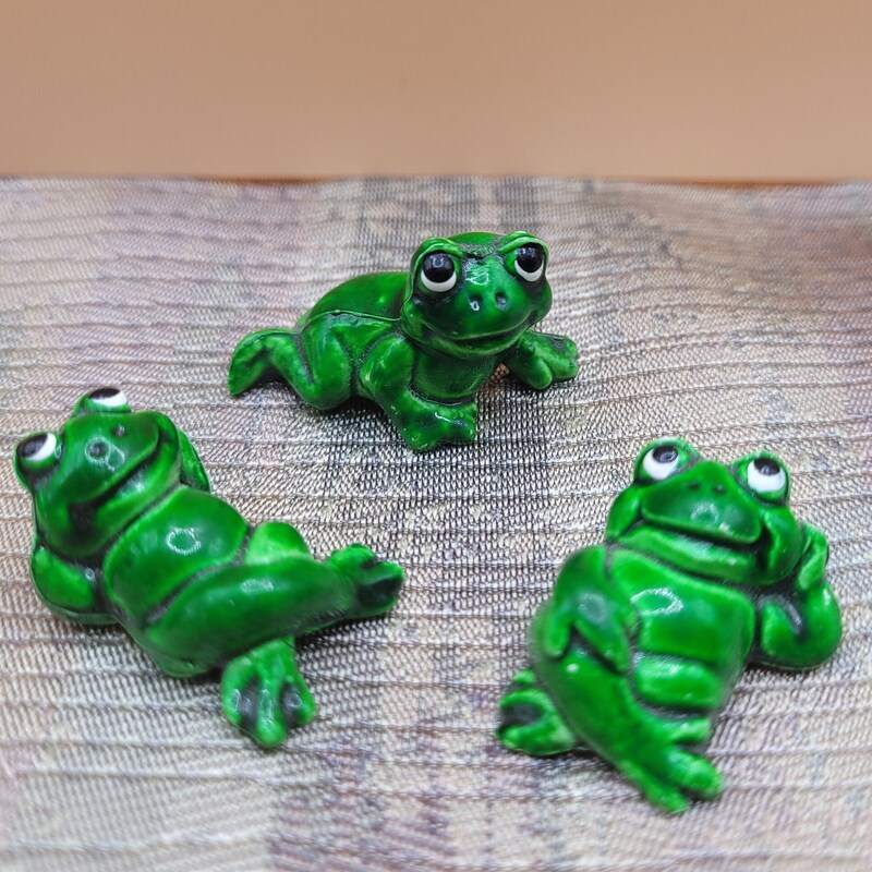 Sunbathing Figurines - Etsy