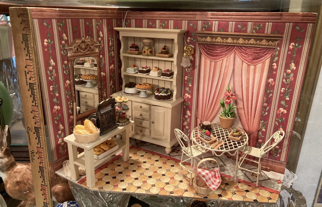 The Corner Bakery 1:12 Scale Miniature Dollhouse Roombox This is a ...
