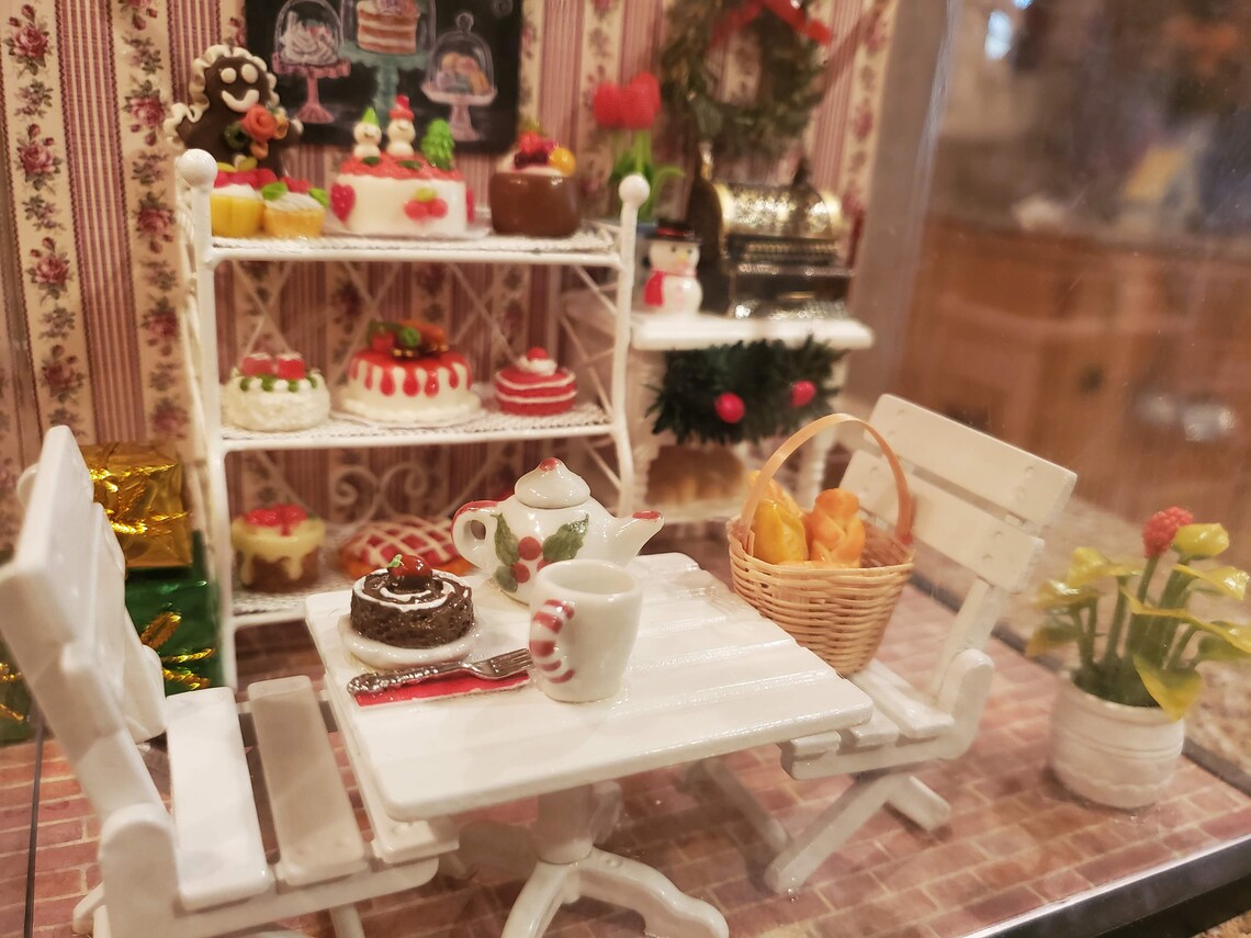 Christmas Under Plexiglass! This 1:12 Scale Dollhouse Shelf Insert ...