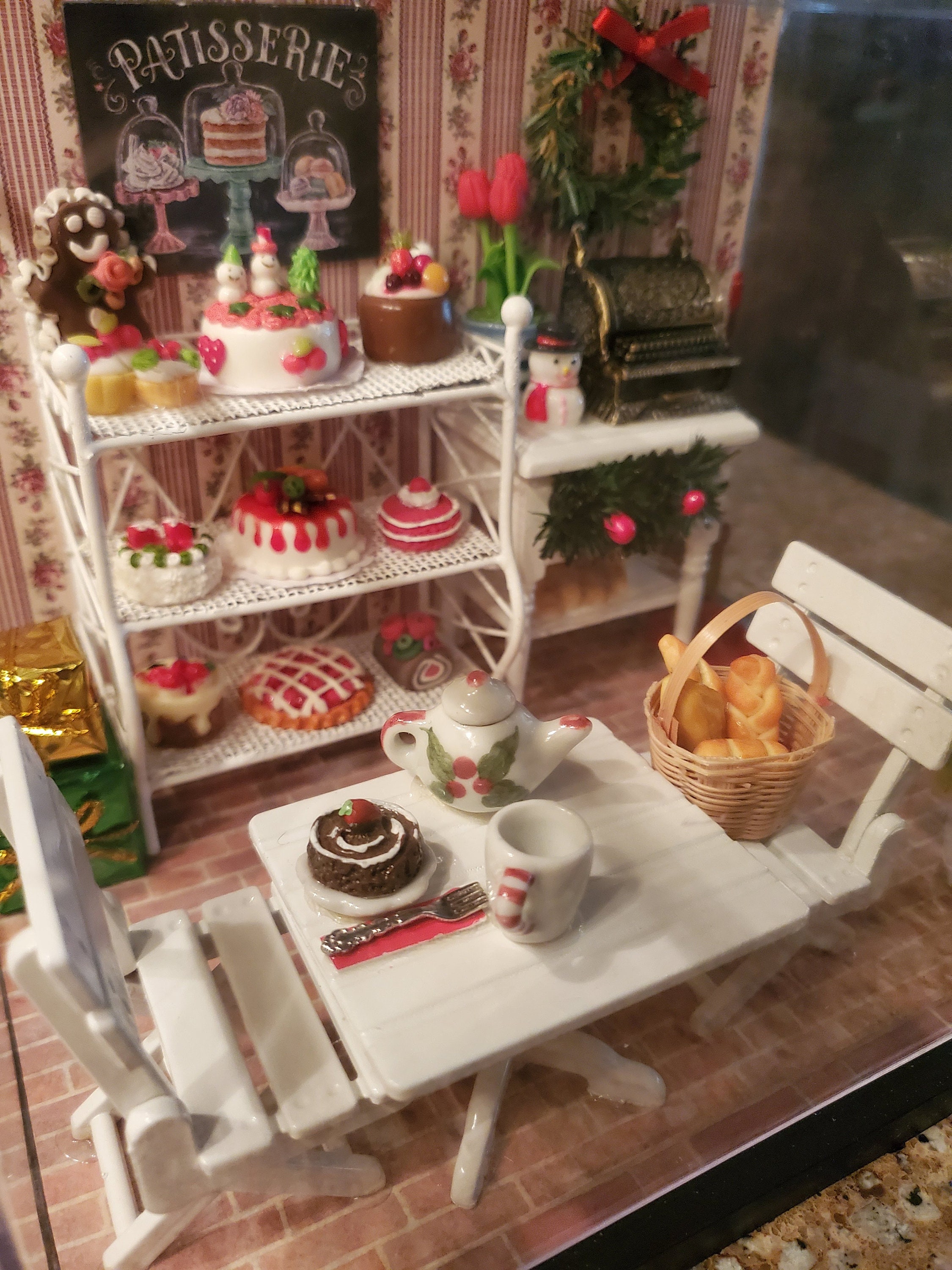 Christmas Under Plexiglass! This 1:12 Scale Dollhouse Shelf Insert ...